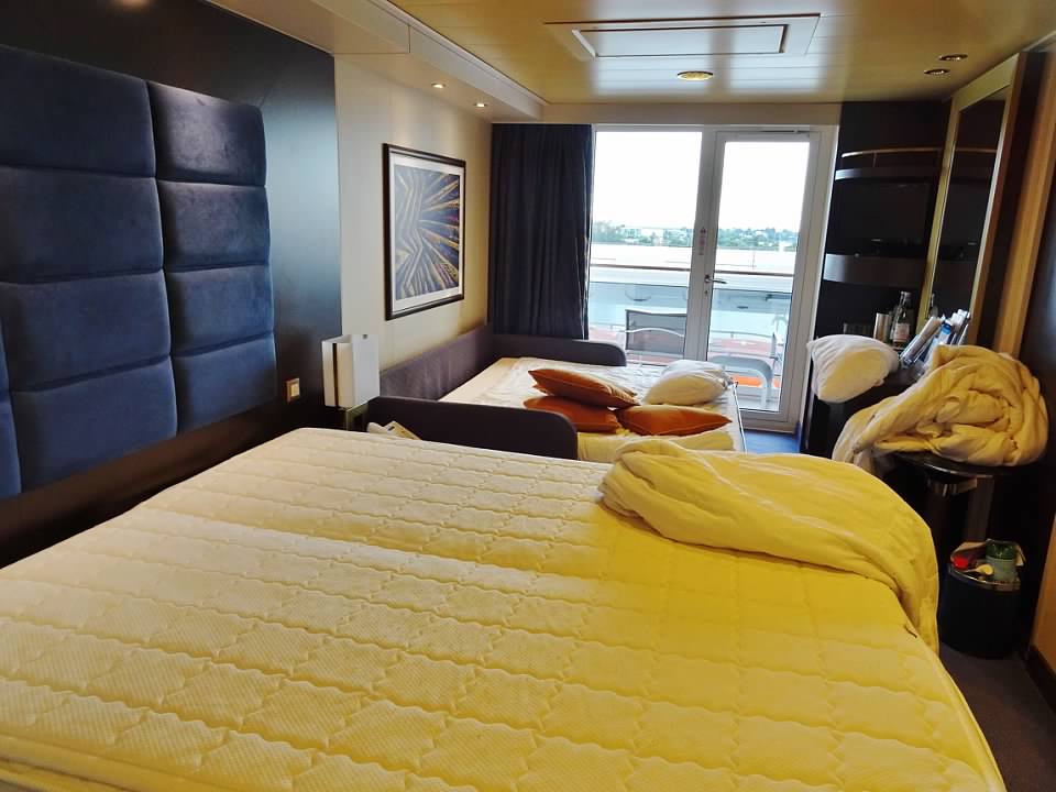Cabins with bunk beds or a sofa that converts for 3rd and 4th ...